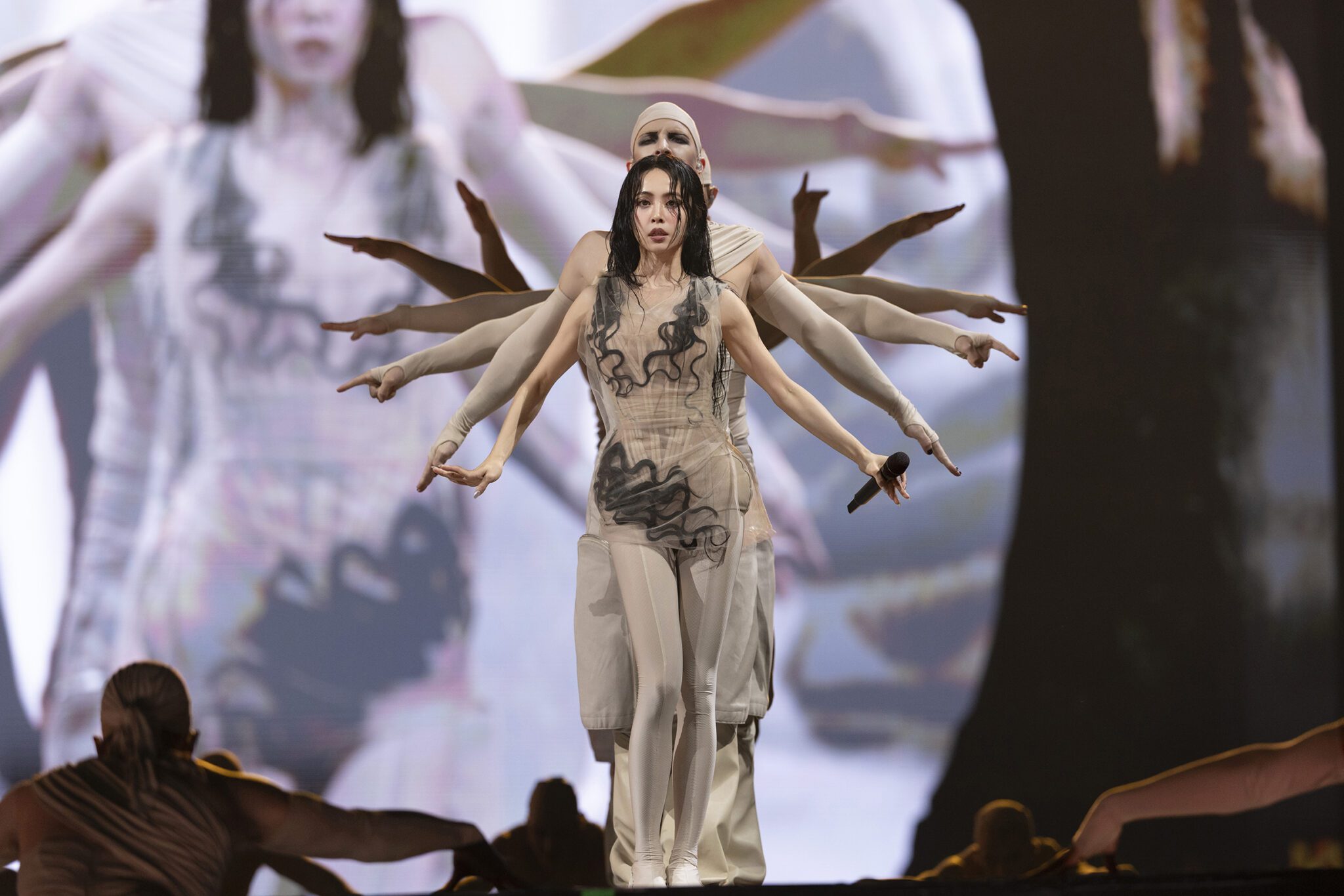 JOLIN召喚「慾望巨蟒」繞場巡禮 親自構思「愉悅宇宙」五大章節演唱會寓言故事