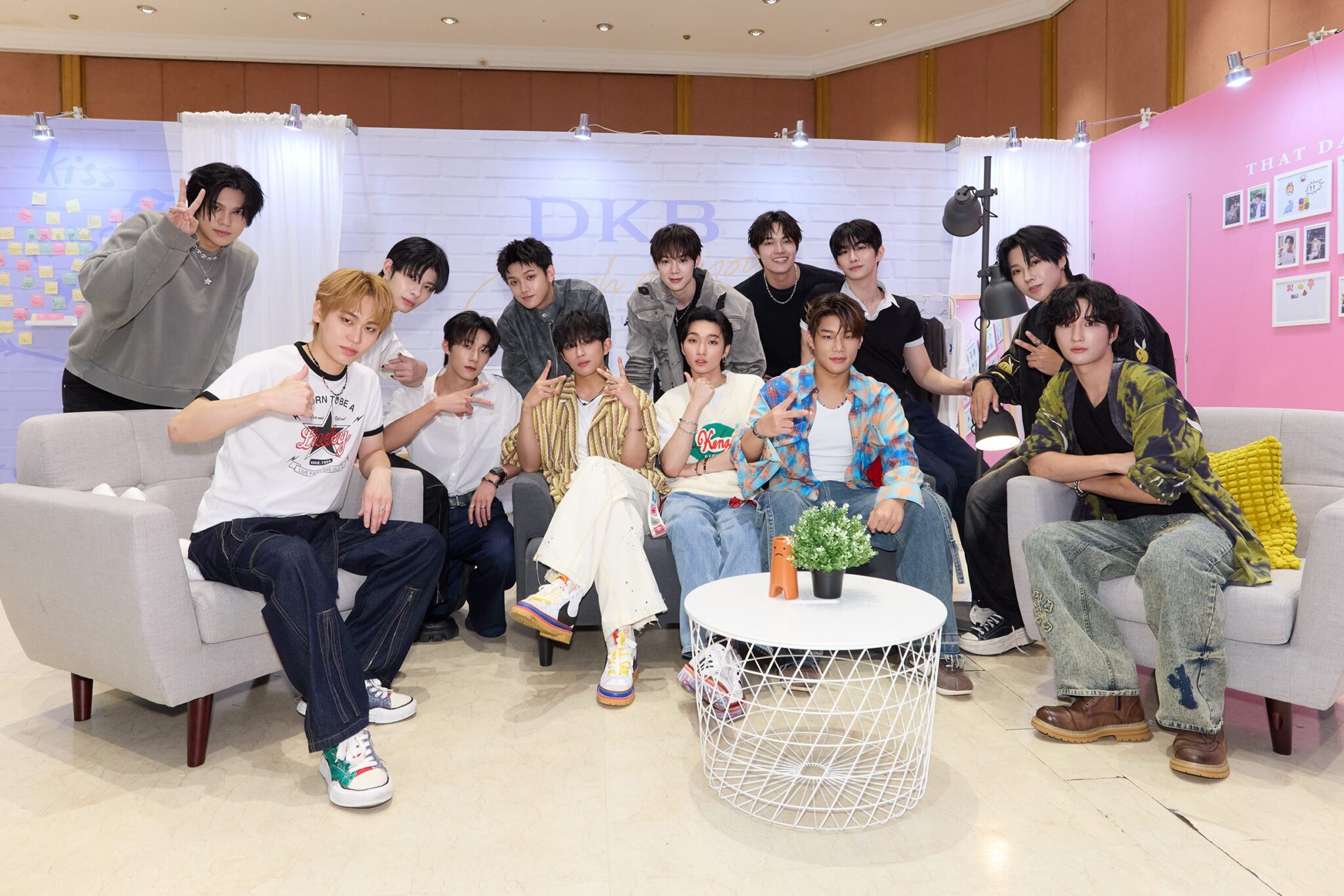 DKB 快閃店眾星雲集 陳漢典 FEniX 承隆 家齊 babyMINT ARKis F.F.O都來了 - 民生電子報