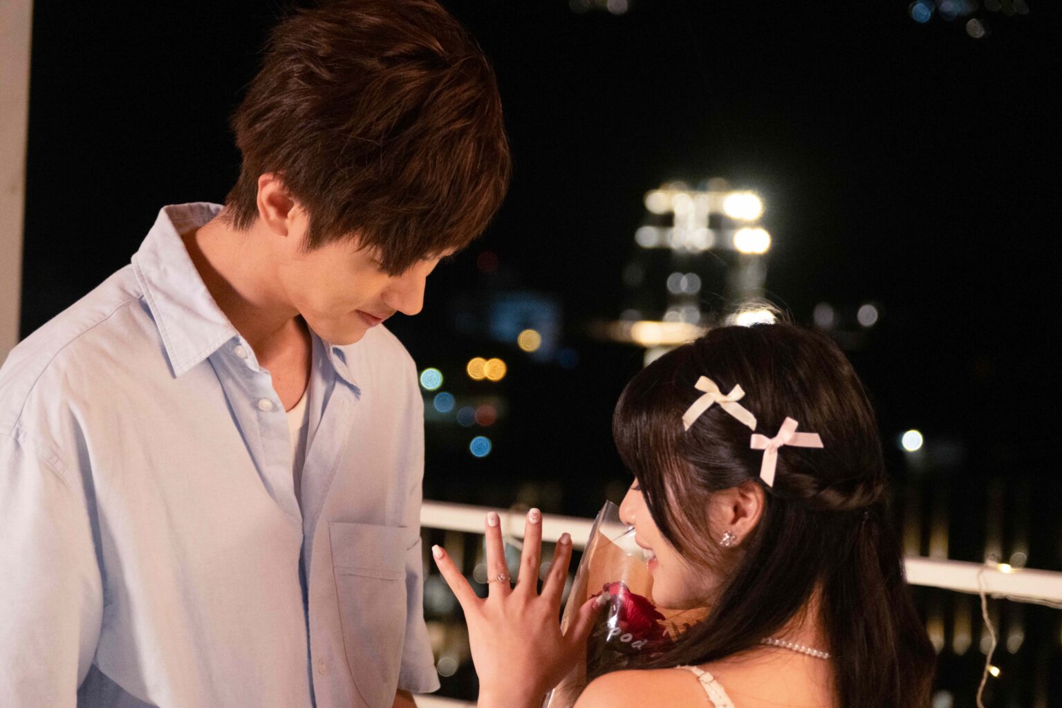 俐蓁Lizhen倒進范姜彥豐懷裡 親密戲連發超浪漫 - 睿傳媒 Rightmedia