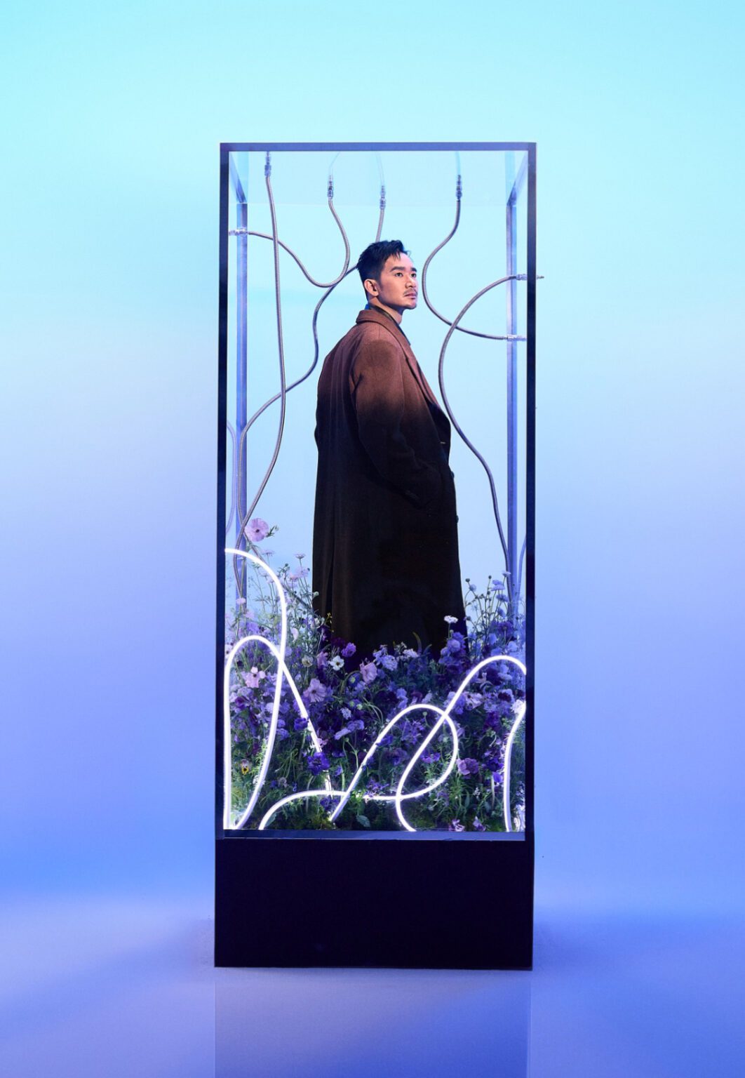 DJ HEAD以花入歌好雅緻 台泰藝術家隔空灌溉打造賽博龐克花園 - 火報